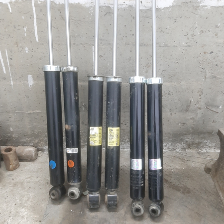 Cobalt oldi orqa amartizatorlar sotiladi.