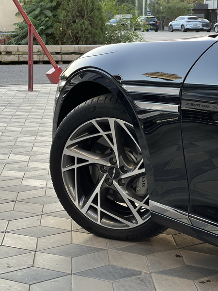 Hyundai Genesis G 90