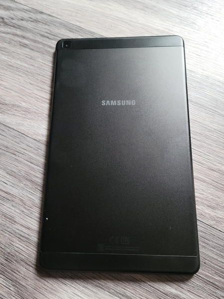 Планшет Samsung tab a8 
Память 2/32гб
Состояние среднее, есть трещина