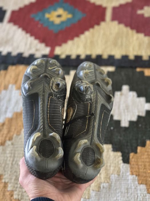 Nike butsi sotiladi razmer 40