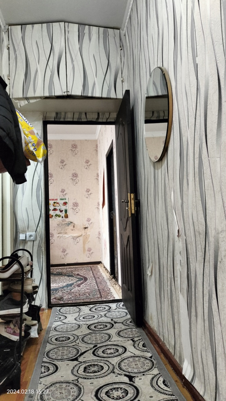 Srochno chilonzor Uchtepa 21 kvartl farxadski bozor 3 xonali sotiladi