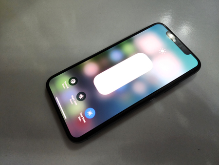 Iphone Xs LL/A Black 512GB Icloud parol esdan chiqqan nu ishlatsa bola