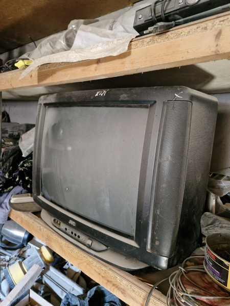 JVC va Panasonic tilivizorlari sotiladi