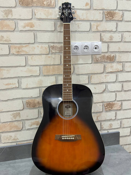 Ashton gitara satiladi