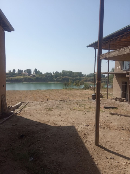 Oʻrta Chirchiq tumanida hovli sotiladi