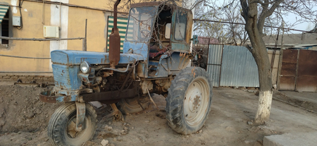 T-28 traktor sotiladi