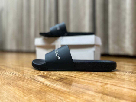 Calvin Klein шлепки для бассейна