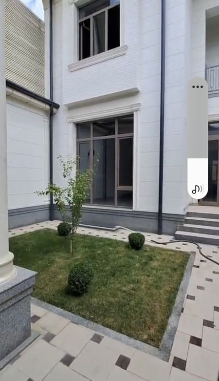 Коттеджи Яшнабадский район 
3 уровня 
5 комнат
4 санузла 
350м²
Есть