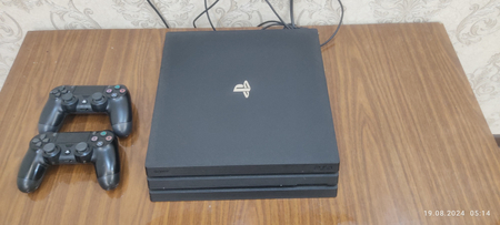 Playstation 4 pro 1 Tb proshivfka qilingan 9.00 versiya holati zor