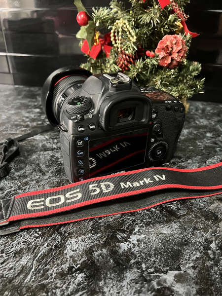 Продаю canon 5D Mark 4