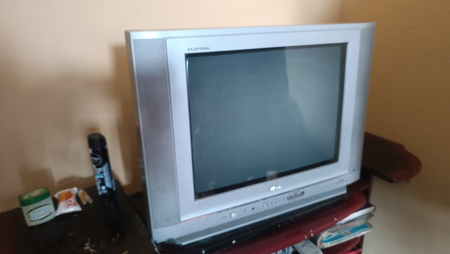 Televizor Lg 200000 som