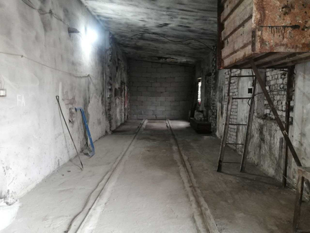 Urganch shaxrida Xonqa ko‘chasida 3700 m2 bino sotiladi