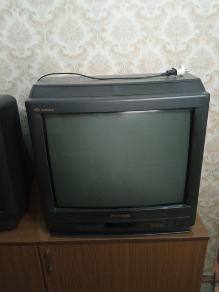 Продается телевизор Паносоник  и видик