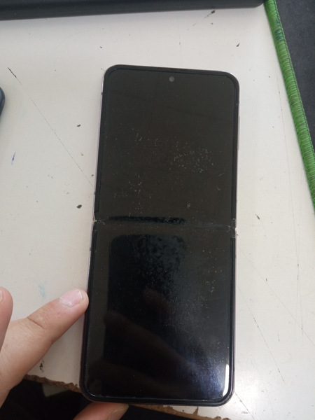 Samsung Z Flip4 sotiladi