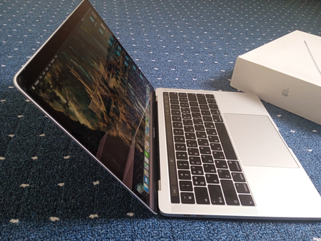 MacBook pro 13 notebook