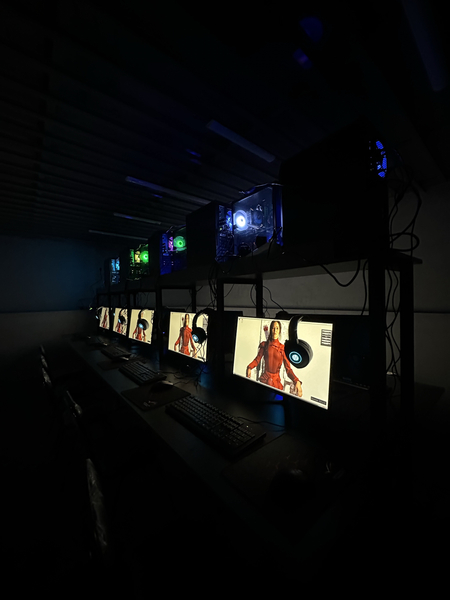 Dacha Game zona 10 ta kompyuter bor