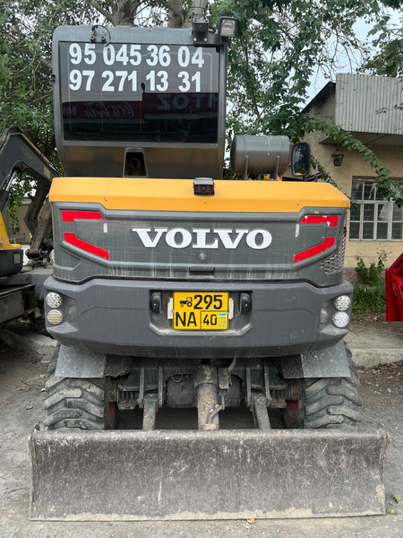 Yangi holatdagi EKSKAVATOR