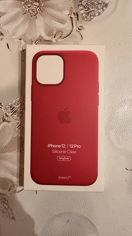 iPhone 12 12 Pro Silicone Case есть царапина на фото видно