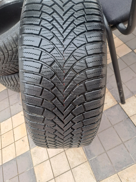215/50R17 lassa multivays2 sotiladi
