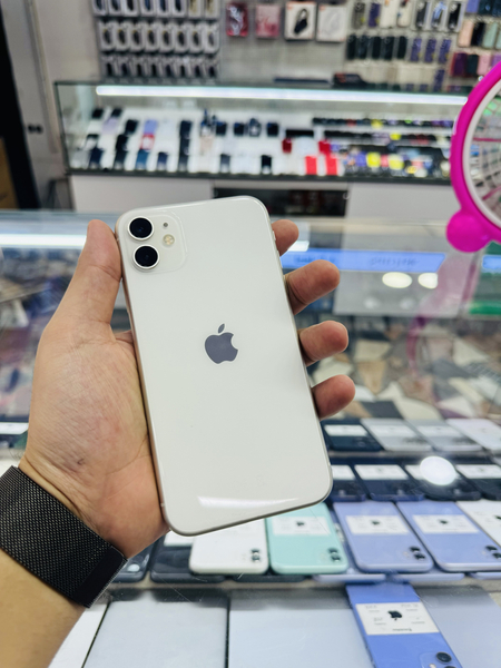 iPhone 11  128 gb white ideal