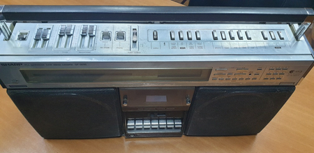 Продается магнитола Sharp GF 9595
