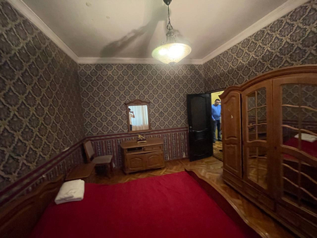 Продается 3/1/4 ценр 77 серия кирпич , метро ойбек , космонавтов