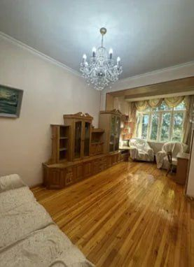 Квартира на Ракат 2/2/4 общ пл 60м  Высокопотолочная