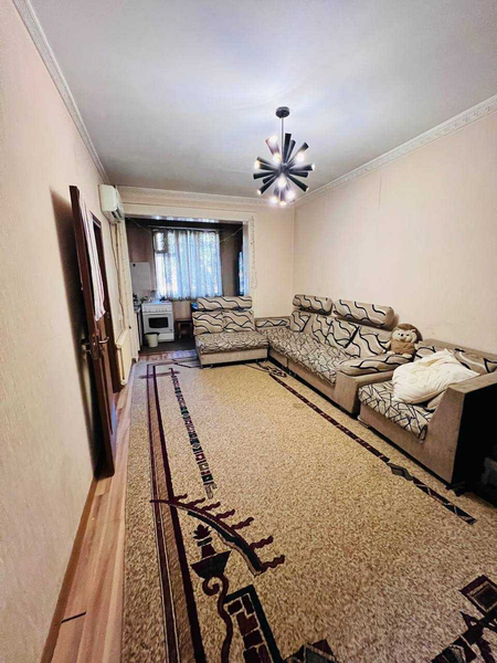 Продается Чиланзар 8 кв. 2в3/1/4 вдоль дороги под нежилое