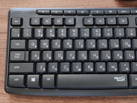 Тихая беспроводная мембранная клавиатура Logitech MK295 Silent + мышь