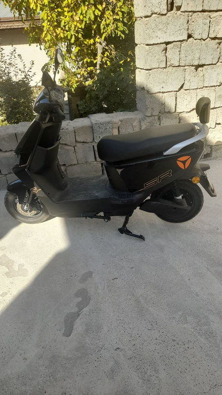 Skuter sotiladi yab yangi turibdi