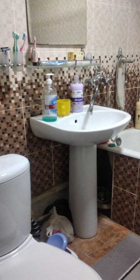 продается на бодомзаре квартира 4-х комнатная 1этаж