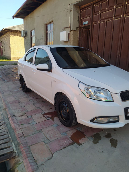 Nexia3 avtomat sotiladi