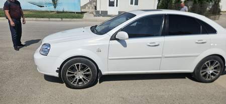 Lasetti 1.6 avtomat sotiladi