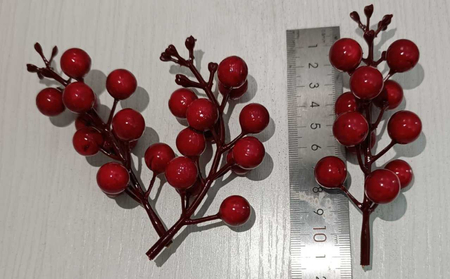 Новогодные веточки и исскуственная зелен