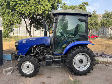 Traktor yangi 704L sotiladi