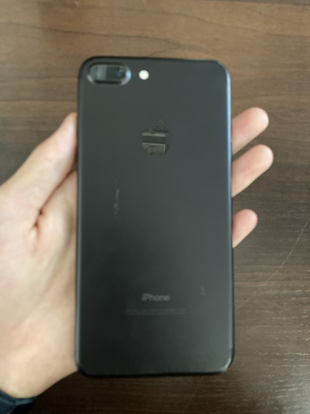 Iphone 7plus otb beradgan joyi bor