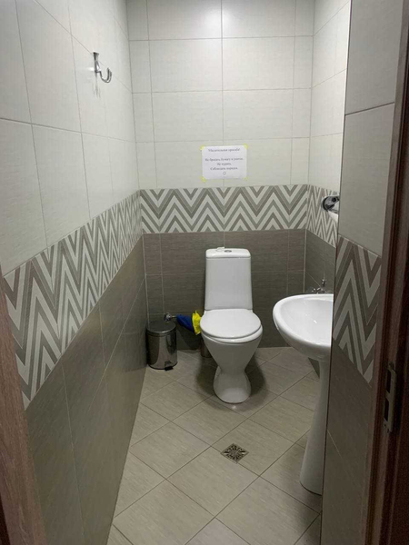 Продается офисное здание с двором