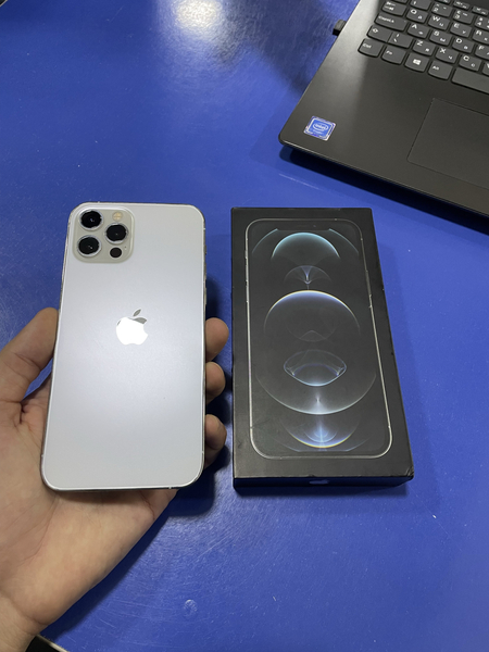 Telefon iPhone 12 Pro