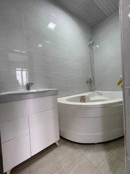 Срочно сдается 2/5/9 квартира 62 м² Ор-р:58-Семейная поликлиника (США)