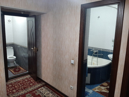 Продается в Новза метро 2 комнатная квартира