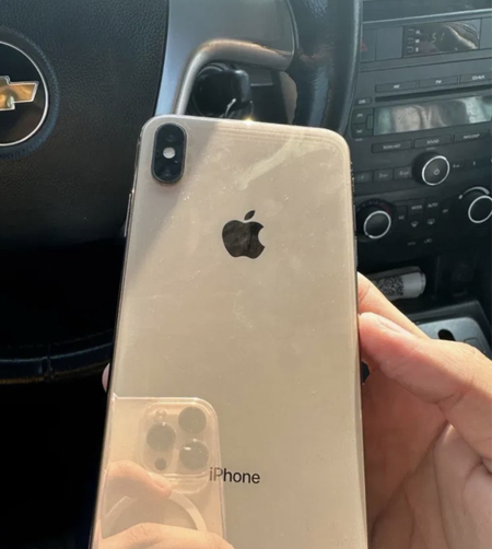 IPHONE XS MAX hamma joyi ishlidi radnoy hech qaysi joyi ochilmagan