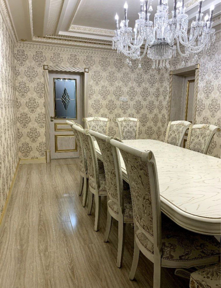 Стол и 12 стульев б/у