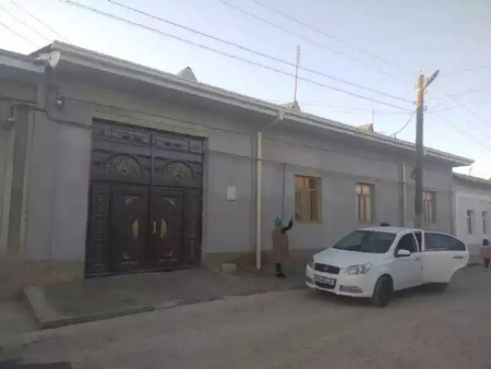 Hovli sotiladi srochna