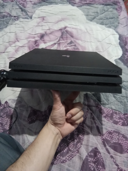 Продам свая ps4 про