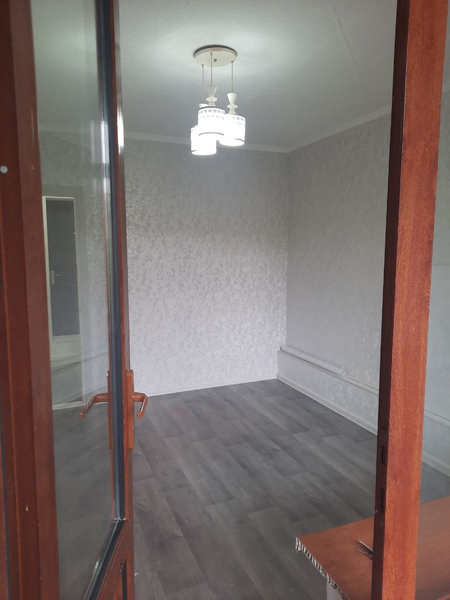 Продаю квартиру в Яшнабадском р-не Авиасозлар-3. 1-ком 2-этаж 4-этажно