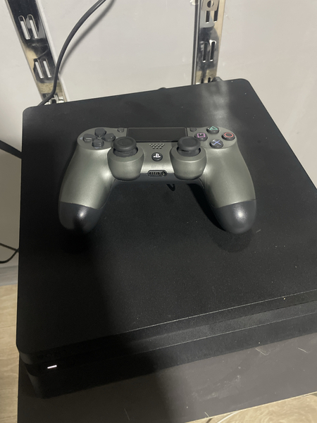 Playstation 4 slim