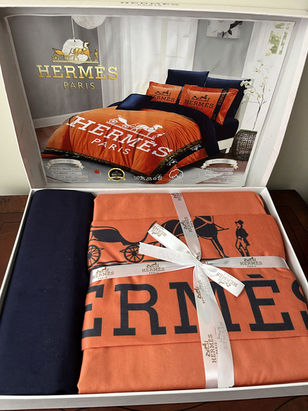 продам постельное бельё HERMES бренд