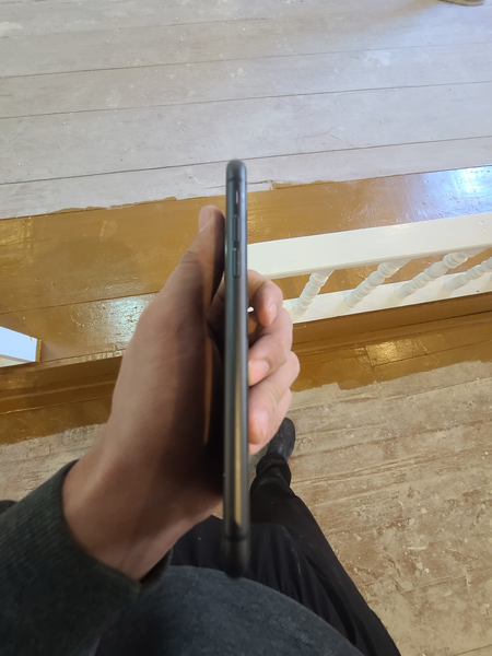 Iphone 11 64 84akb
