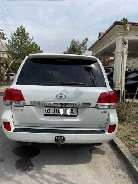 Продается Land Cruiser 200: Ваш идеальный спутник на дорогах!
