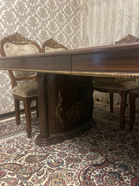 Стол и стул гостинный